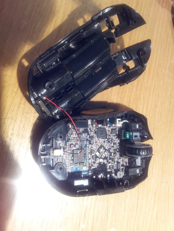 Tearing down a Razer Orochi Bluetooth gaming mouse | Rip It Apart – Jason's electronics blog-thingy